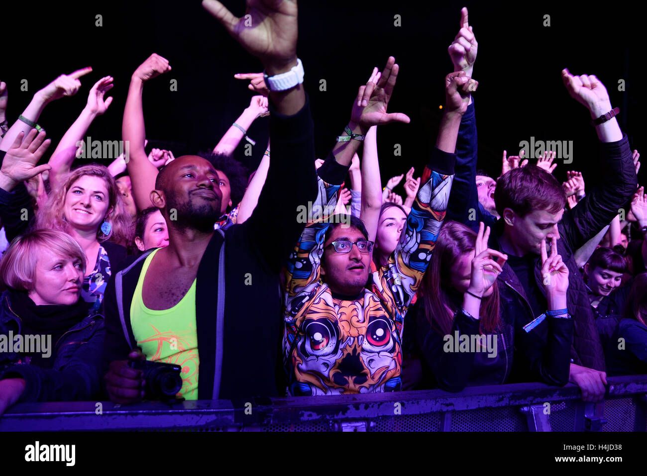 Hip hop concert crowd hi-res stock photography and images - Alamy