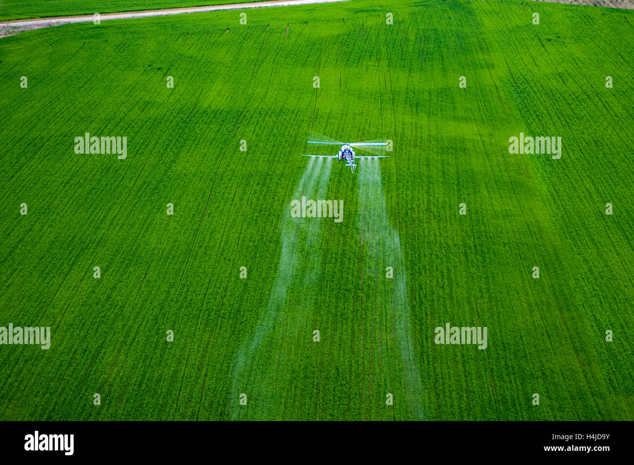 Sky helicopter irrigation hi-res stock photography and images - Alamy