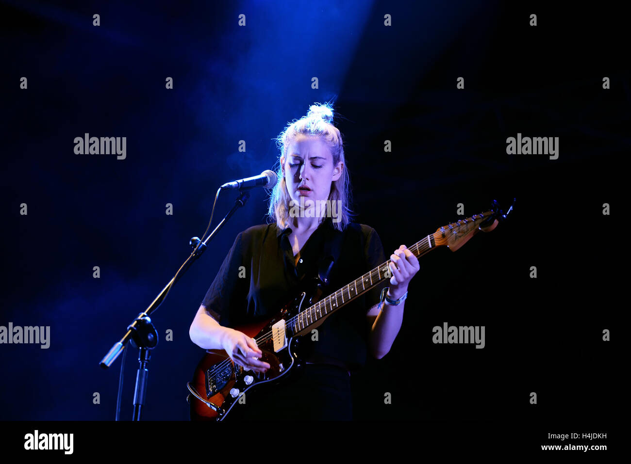 Mackenzie scott hi-res stock photography and images - Alamy