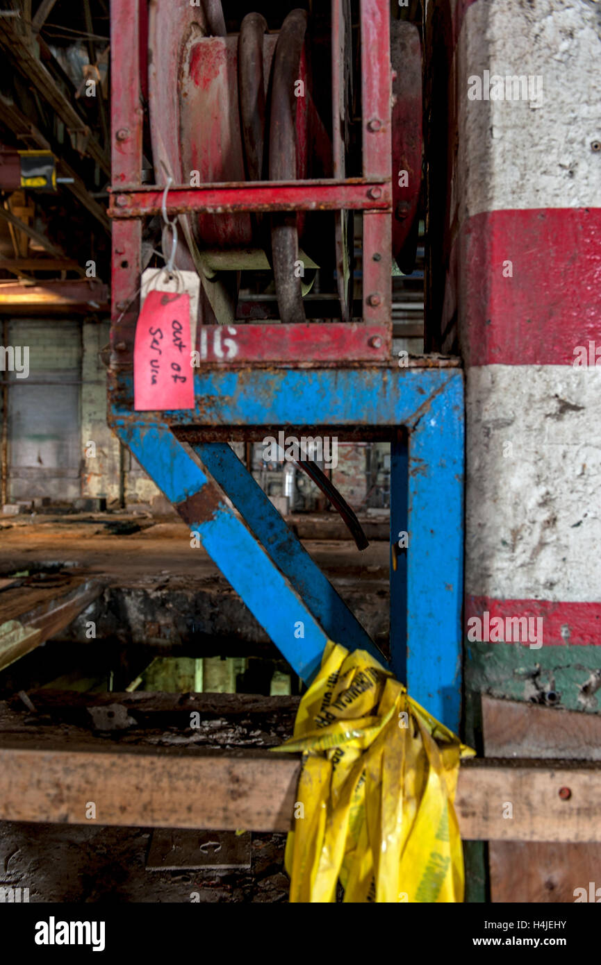 Blue yellow red wall hi-res stock photography and images - Alamy