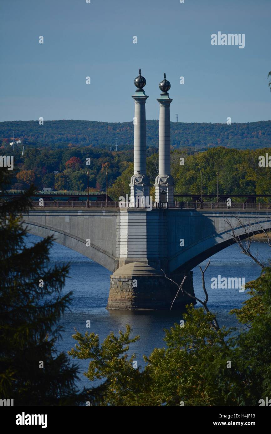 The Springfield World War I memorial bridge over the Connecticut River ...
