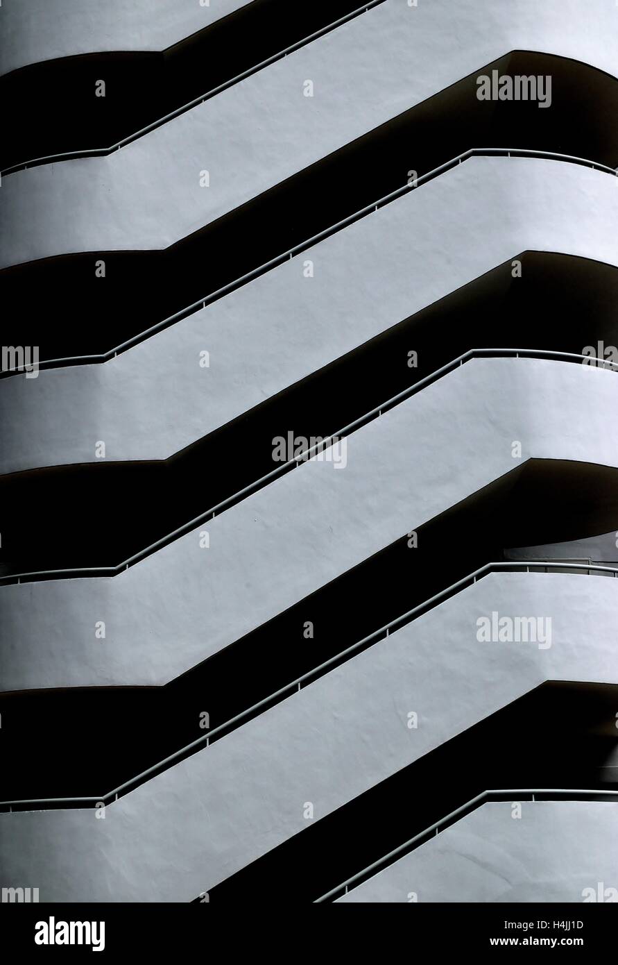 Diagonal lines in architecture hi-res stock photography and images - Alamy