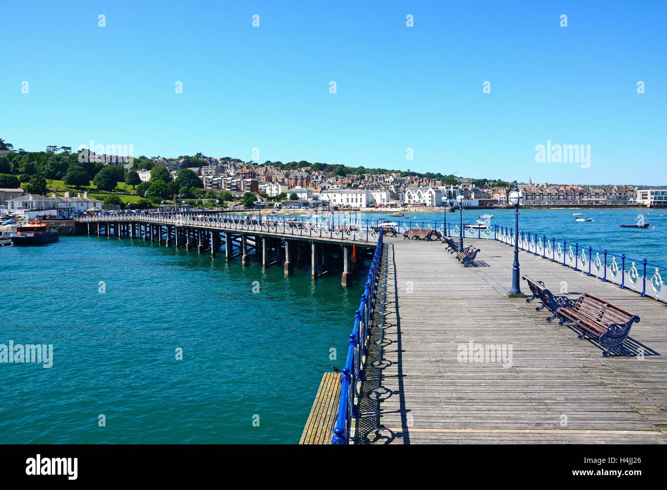 View along the Victorian pier towards the beach and town, Swanage ...
