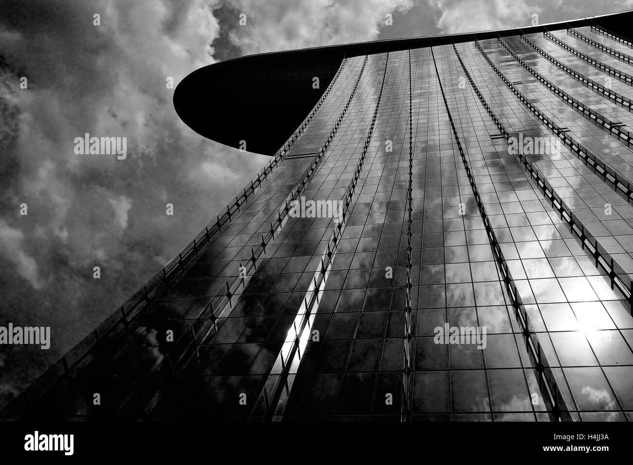 View luxurious marina bay Black and White Stock Photos & Images - Alamy