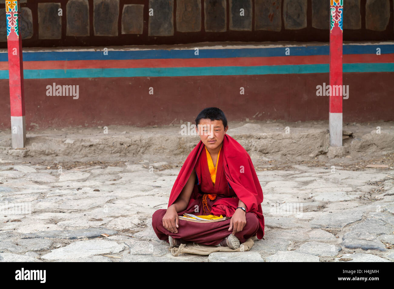 Buddhist monk reading scripture hi-res stock photography and images - Alamy