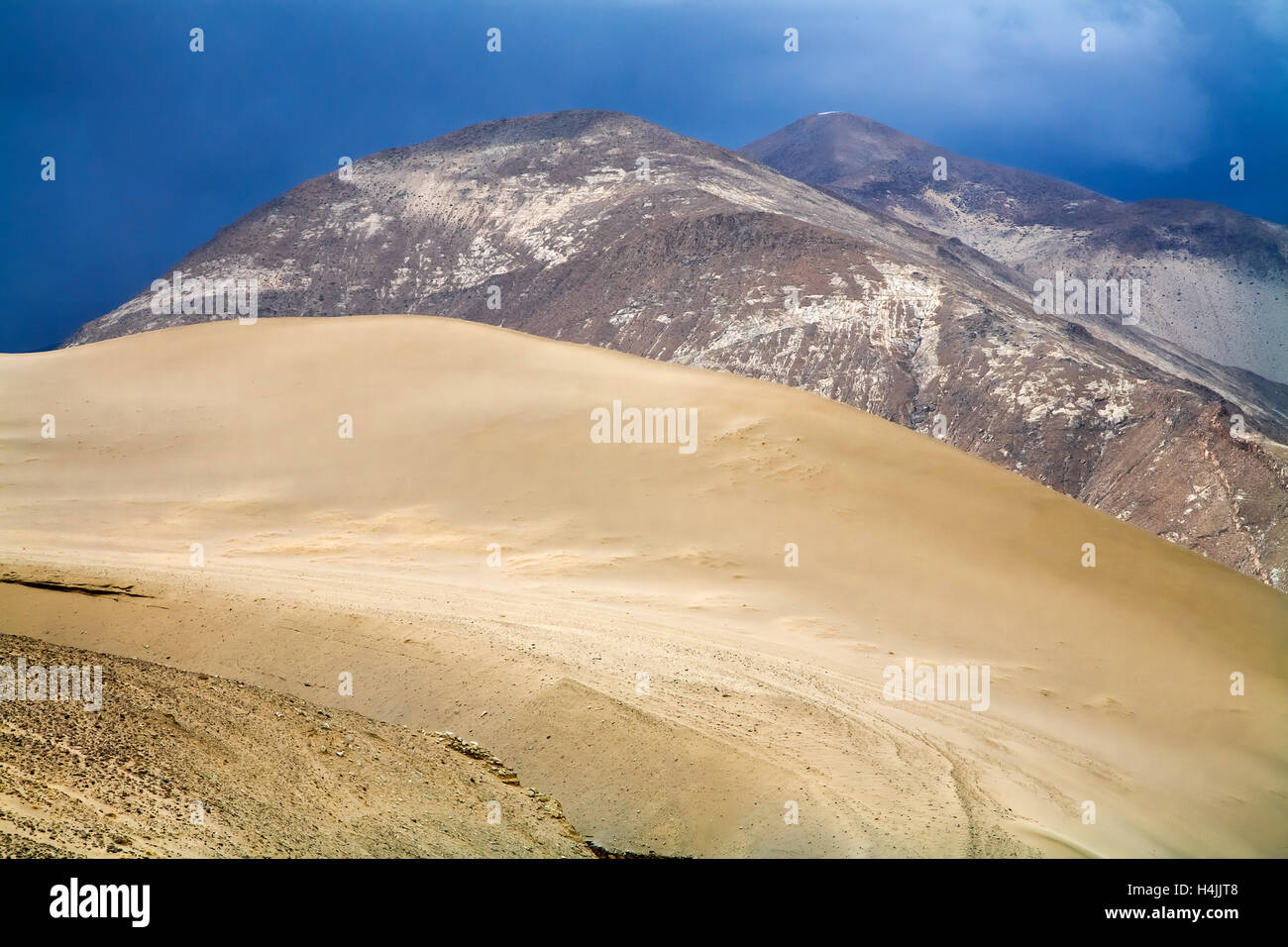 Landscape, Sand dunes, valley of Jomonang, Lhatse, Tibet, China Stock ...