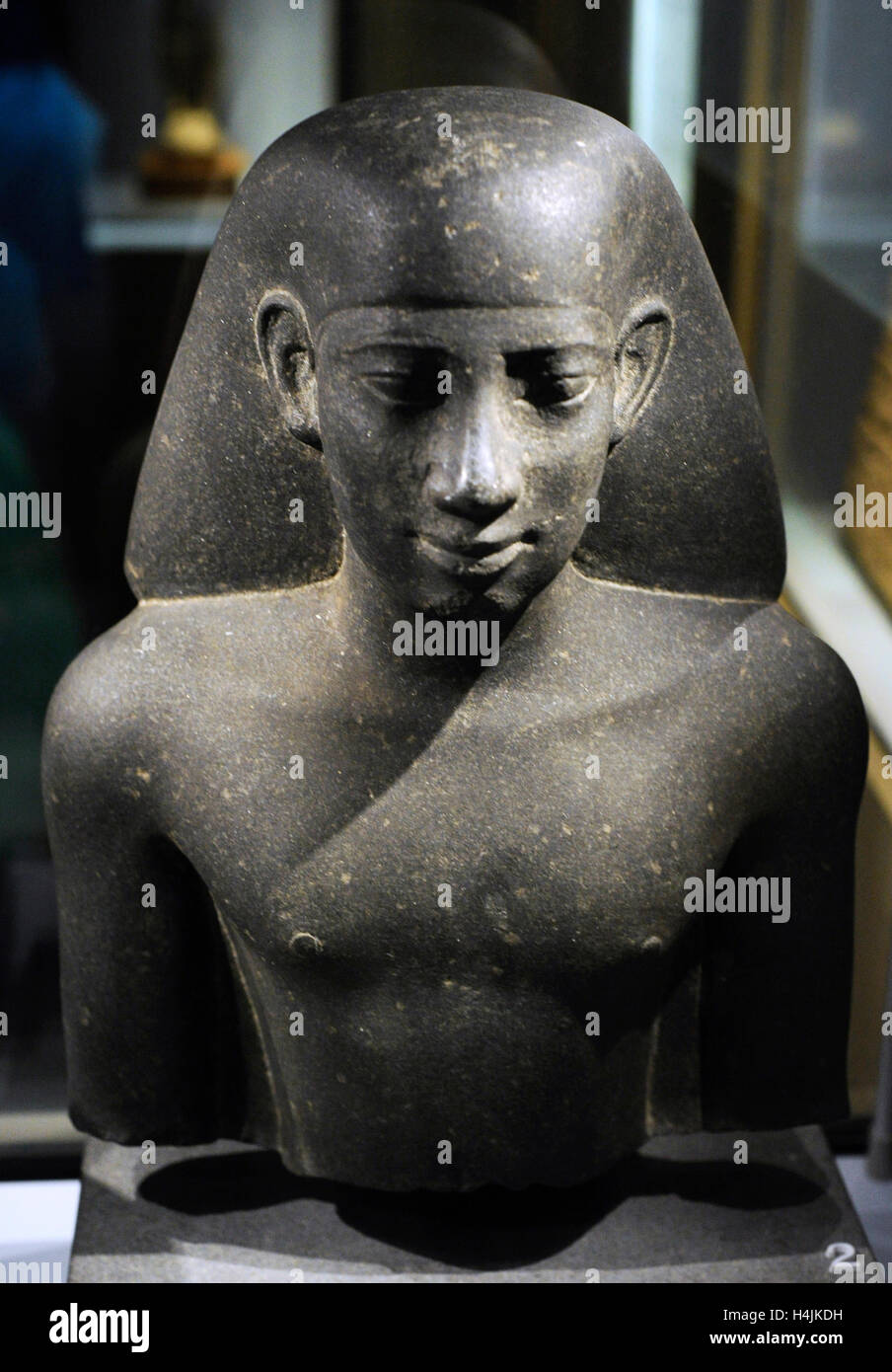 Bust of the official Nakhthorheb. Granite. Psamtik II (595-589 BC ...