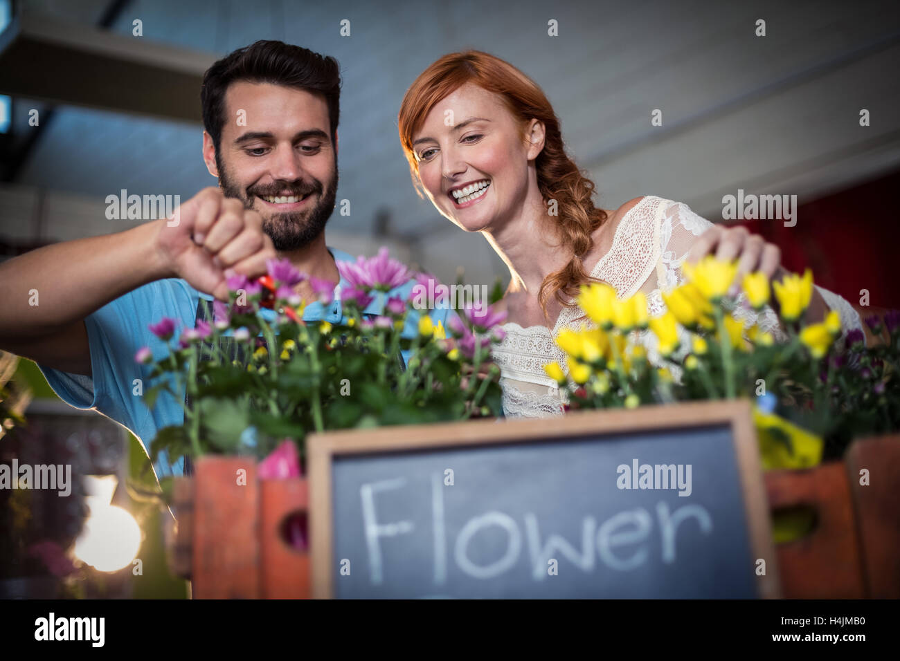 Couple preparing flower bouquet hi-res stock photography and images - Alamy