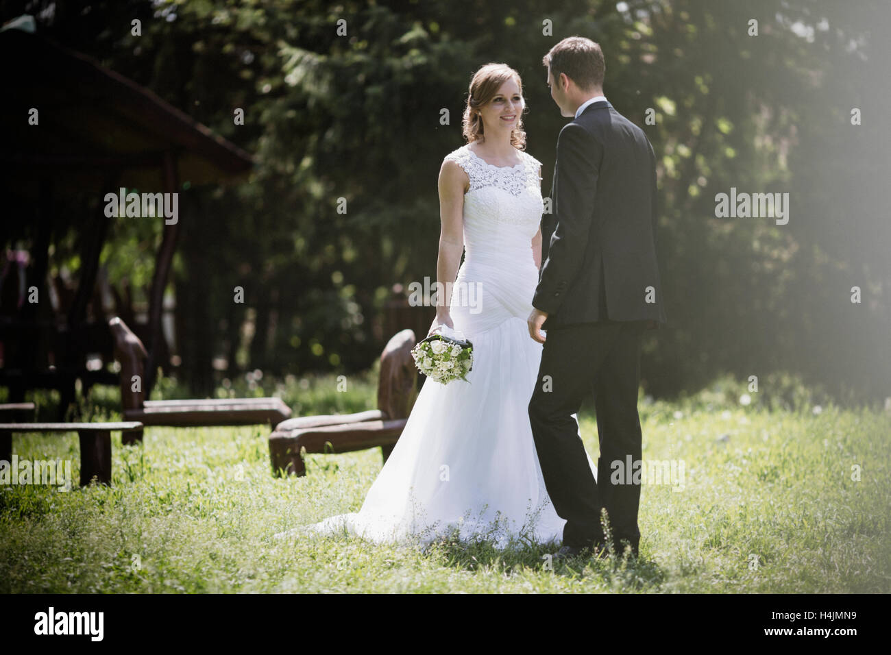 Beautiful bride and groom pre wedding shooting Stock Photo - Alamy