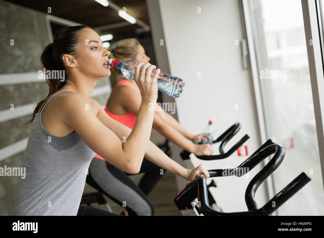 Sporty woman hydrating during workout in gym Stock Photo - Alamy