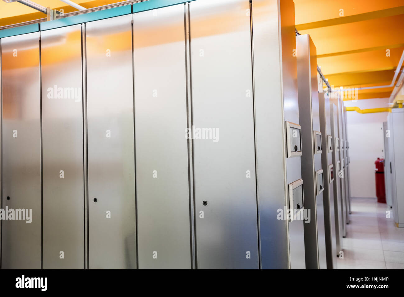 Networking servers hi-res stock photography and images - Alamy