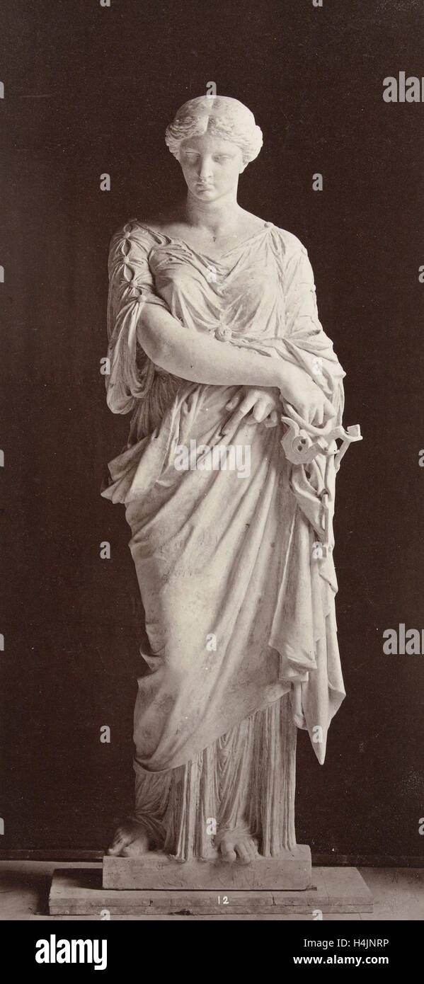 Marble statue woman in robe hi-res stock photography and images - Alamy