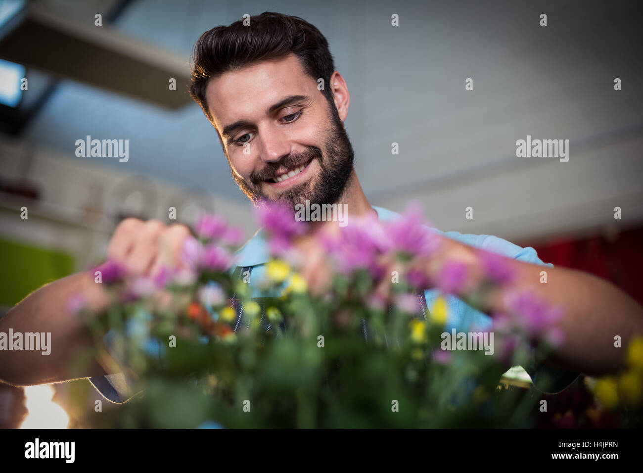 Male florist preparing flower bouquet Stock Photo - Alamy