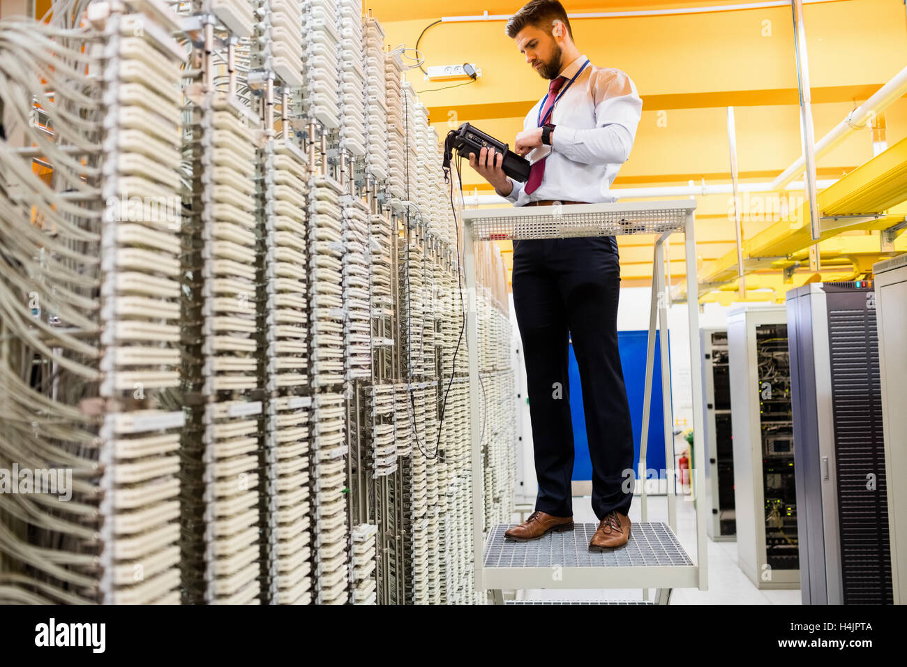 Technician using digital cable analyzer Stock Photo - Alamy