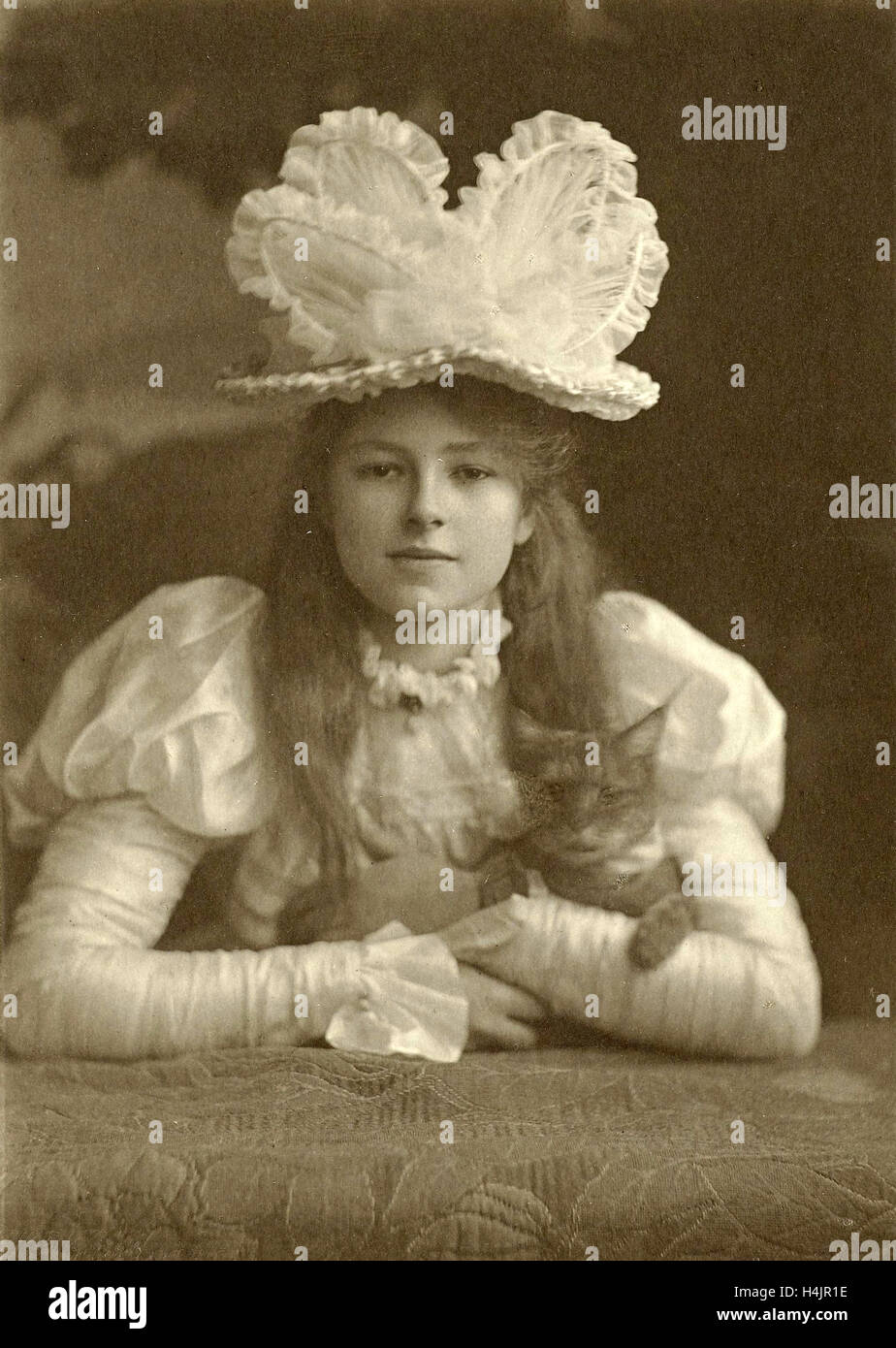 Portrait of a girl with hat and cat, Walter Barnett, 1900 - 1940 Stock ...
