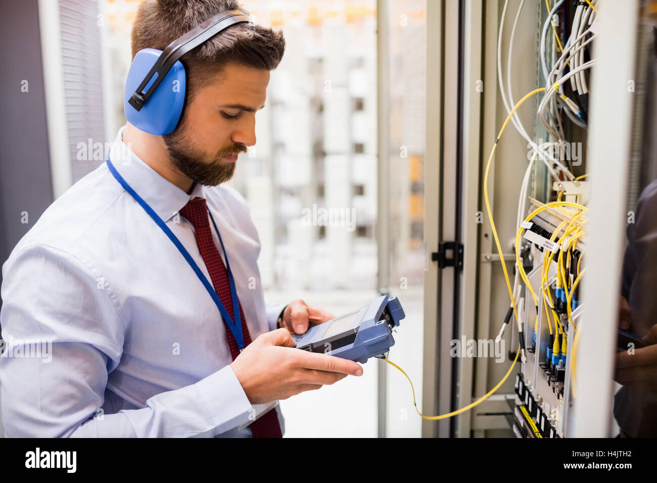 Technician using digital cable analyzer Stock Photo - Alamy