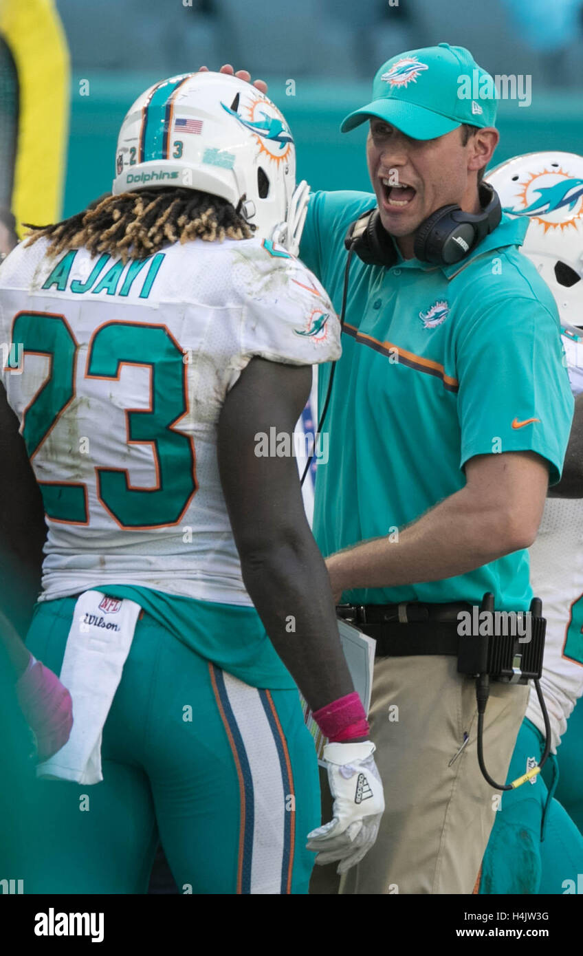 Miami Gardens, Florida, USA. 16th Oct, 2016. Miami Dolphins running ...