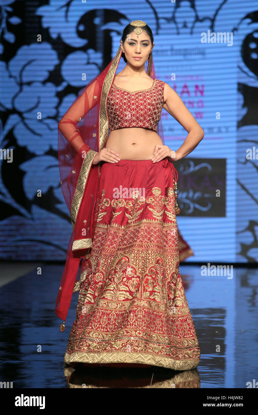 Au couture hi-res stock photography and images - Alamy