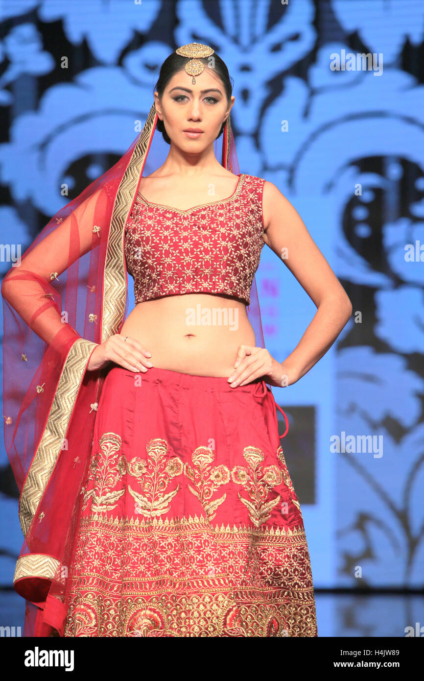 Au couture hi-res stock photography and images - Alamy