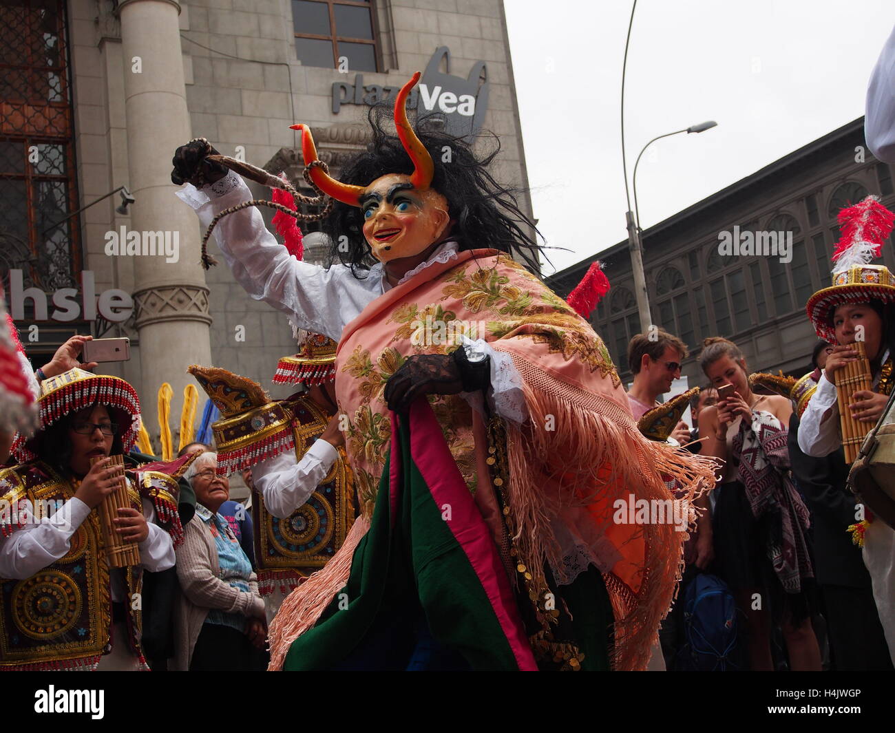 Morenada peru hi-res stock photography and images - Alamy