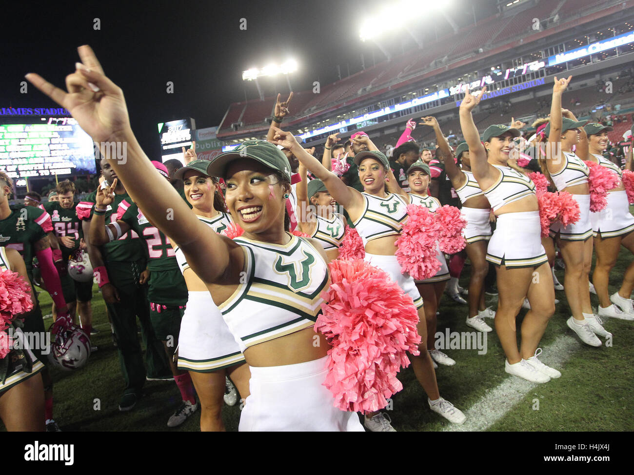 Usf cheerleaders hi-res stock photography and images - Alamy