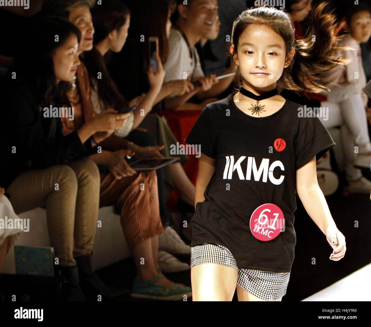 Child model fashion week hi-res stock photography and images - Alamy
