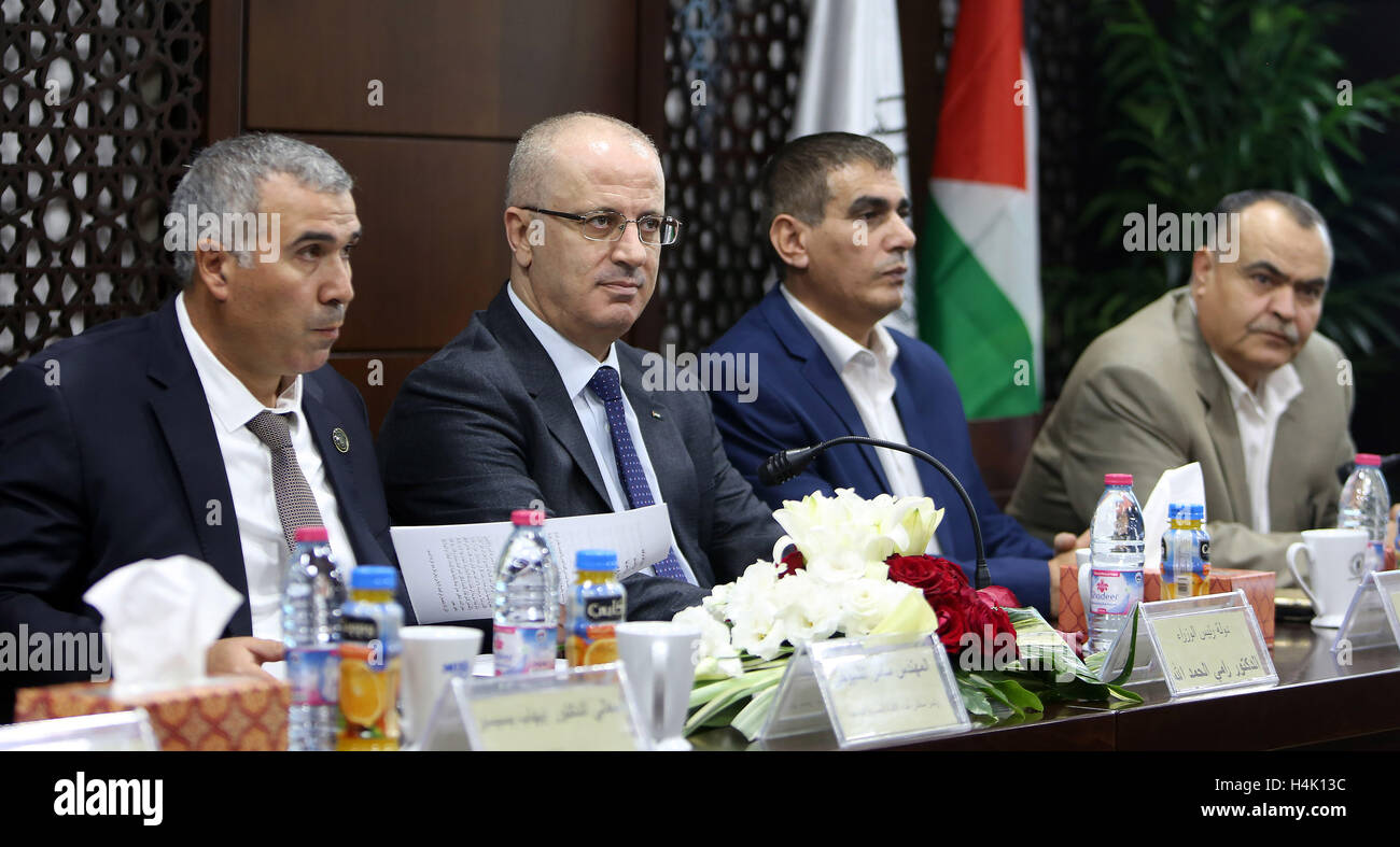 Ramallah, West Bank, Palestinian Territory. 17th Oct, 2016. Palestinian ...
