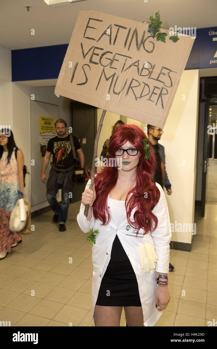 Berlin, Germany. 15th Oct, 2016. Cosplayer attends the German Comic Con ...
