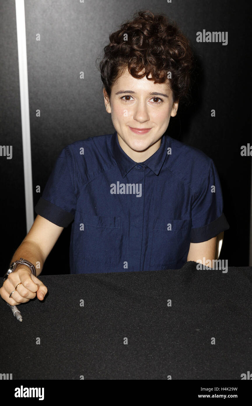 Berlin, Germany. 15th Oct, 2016. Ellie Kendrick attends the German ...