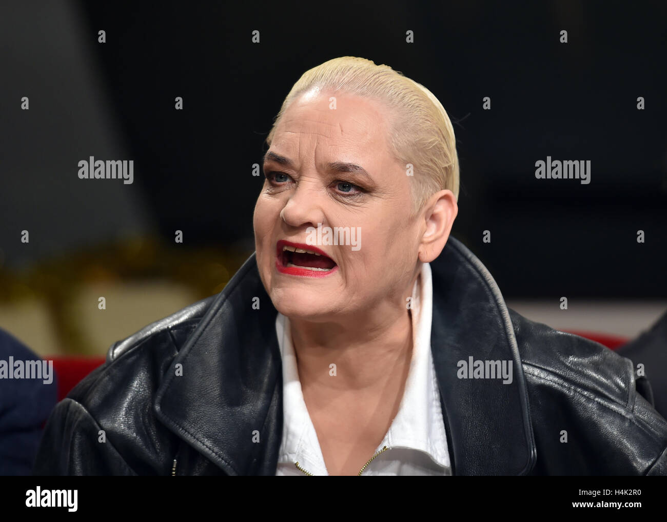 Huerth, Germany. 17th Oct, 2016. The comedian Hella von Sinnen sits on ...
