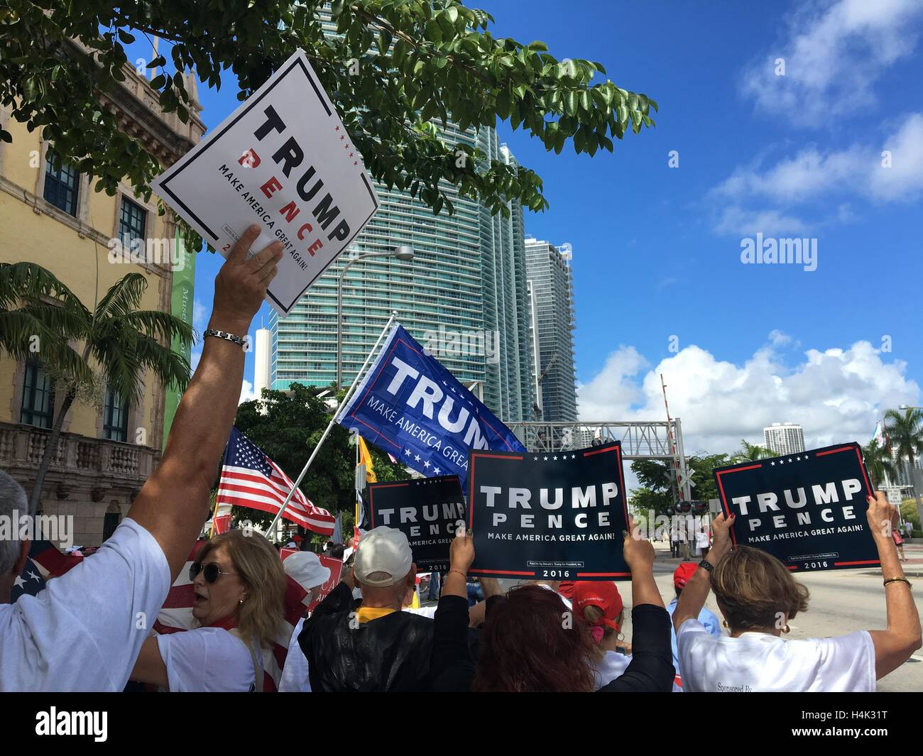 Miami, Us. 06th Oct, 2016. Donald Trump cuban supporters photographed ...