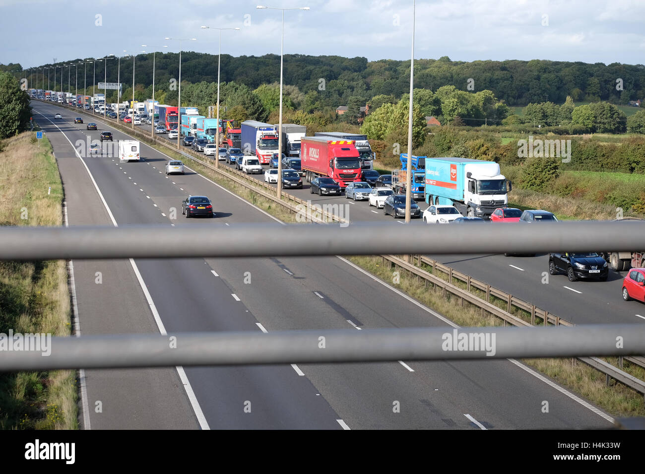 Lorry crashed into the central reservation on the m1 motorway between ...