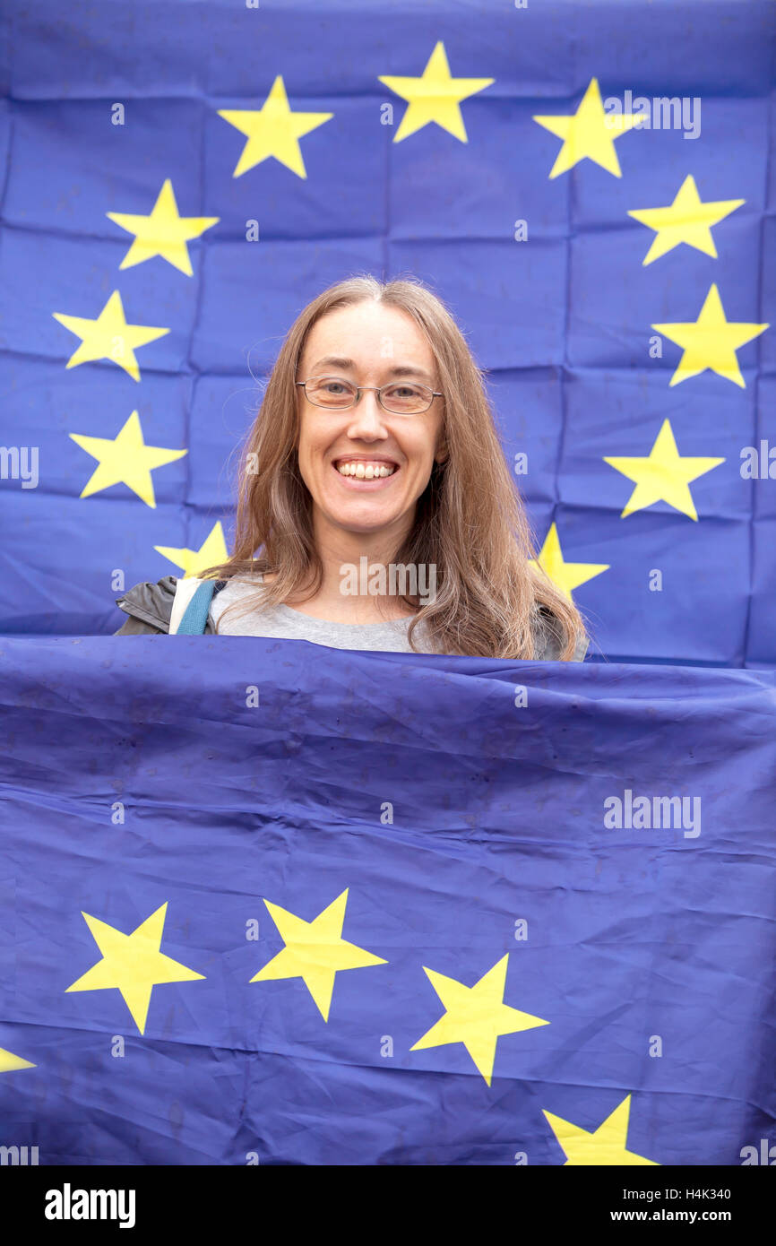 London, UK. 17th Oct, 2016. Royal Courts of Justice. A court case is ...