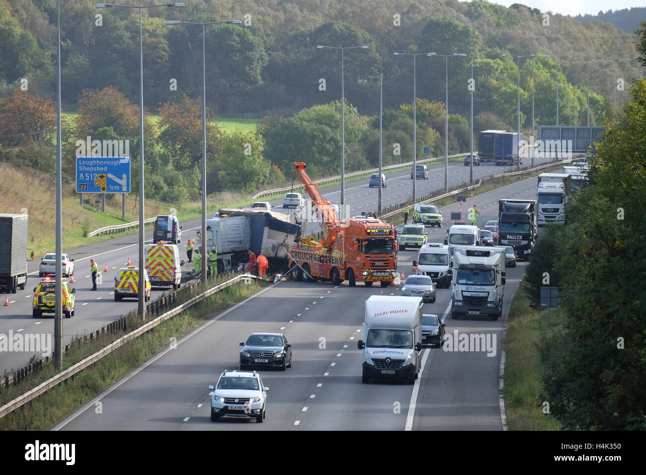 Lorry crashed into the central reservation on the m1 motorway between ...