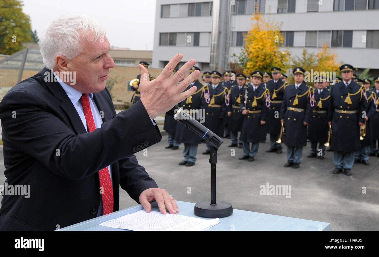 Vyskov, Czech Republic. 17th Oct, 2016. Parade on occasion of 10th ...