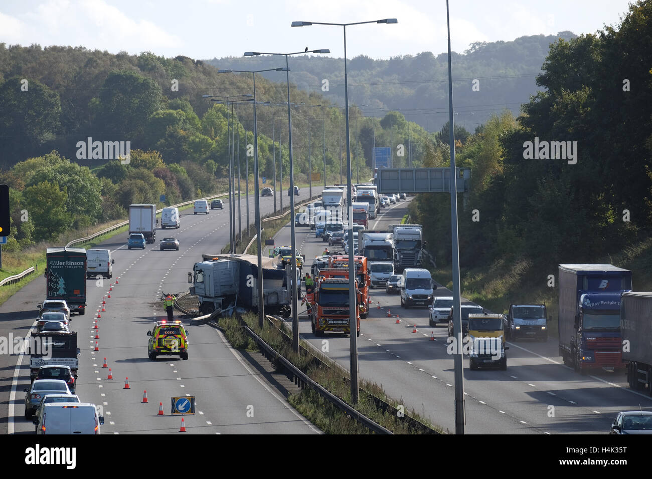 Lorry crashed into the central reservation on the m1 motorway between ...