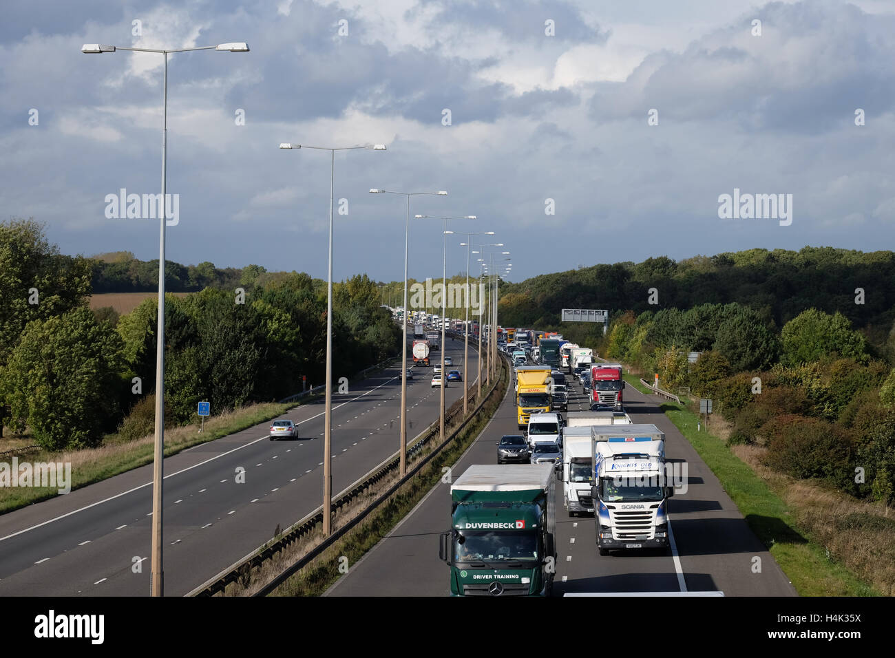 Lorry crashed into the central reservation on the m1 motorway between ...
