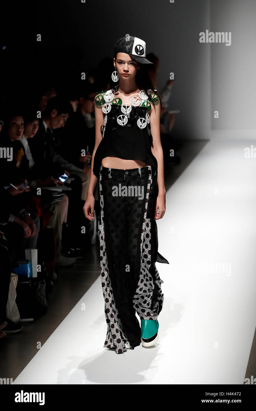Tokyo, Japan. 17th October, 2016. A model wearing Hong Kong fashion ...