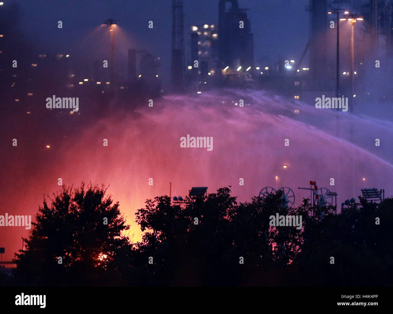 Ludwigshafen. 17th Oct, 2016. Photo taken on Oct. 17, 2016 shows the ...