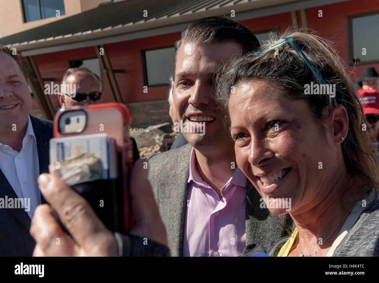 Donald trump jr gun hi-res stock photography and images - Alamy