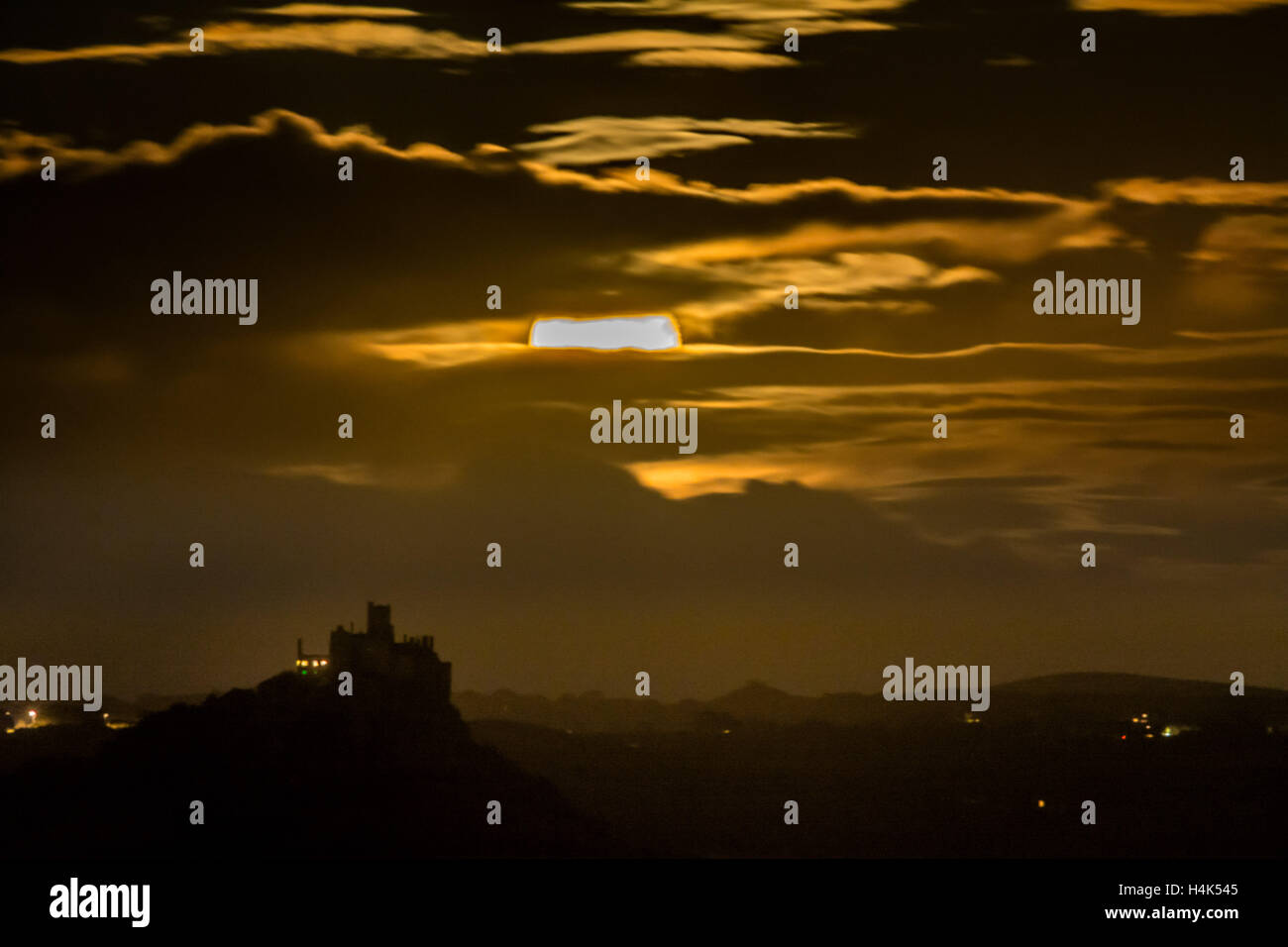 Newlyn, Cornwall, UK. 17th October 2016. UK Weather. The moon rises ...