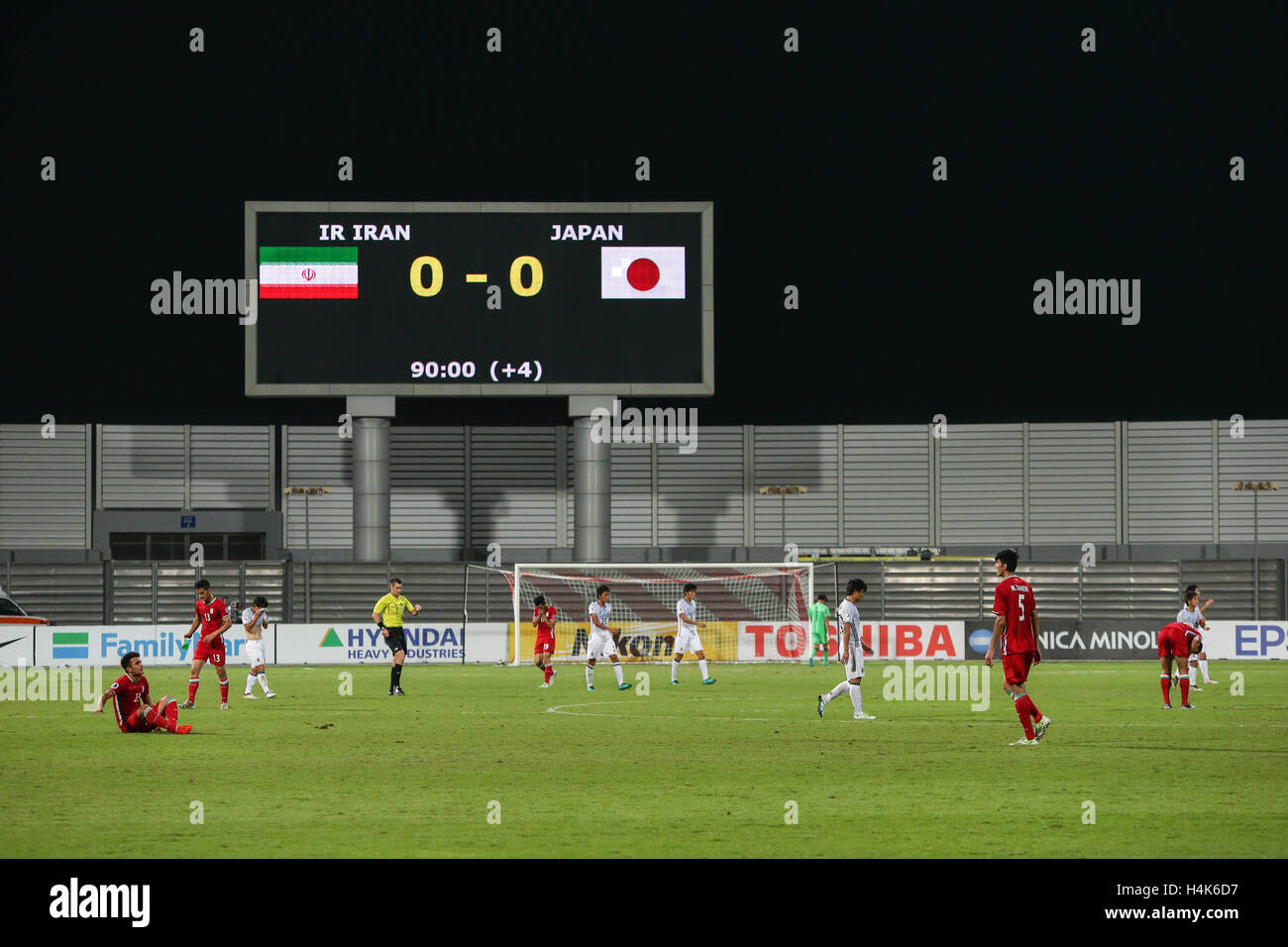 Riffa, Bahrain. 17th Oct, 2016. Two team group Football/Soccer ...