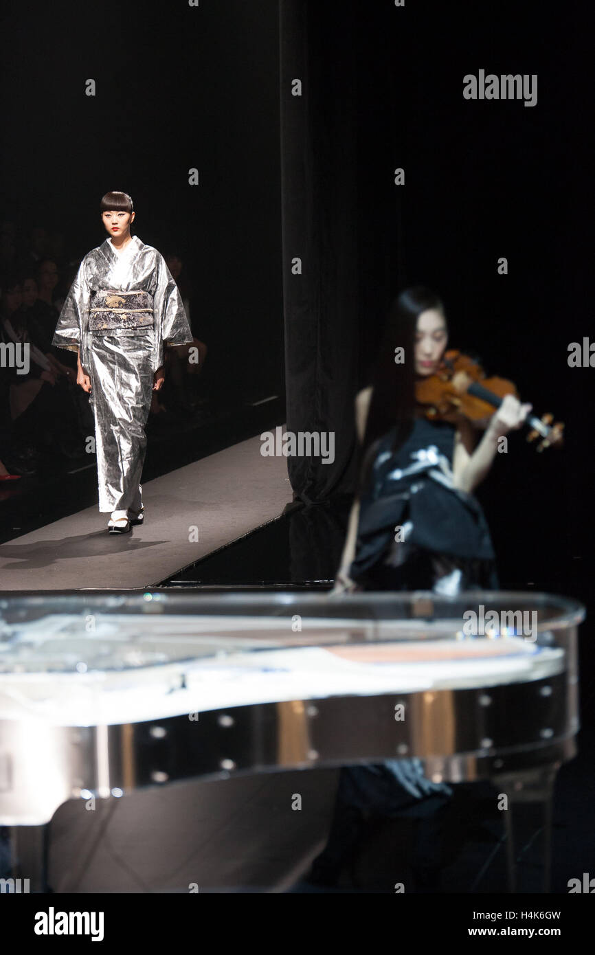 Tokyo, Japan. 17th October, 2016. Japanese rock star Yoshiki of band X ...