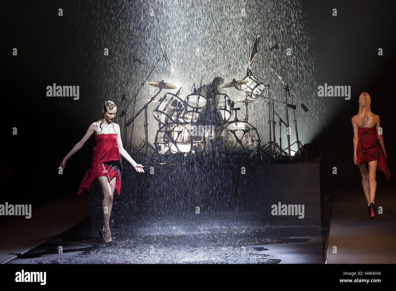 Tokyo, Japan. 17th October, 2016. Japanese rock star Yoshiki of band X ...