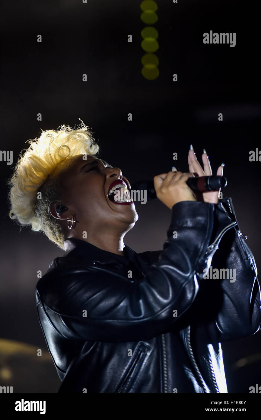 Live concert emeli sande hi-res stock photography and images - Alamy