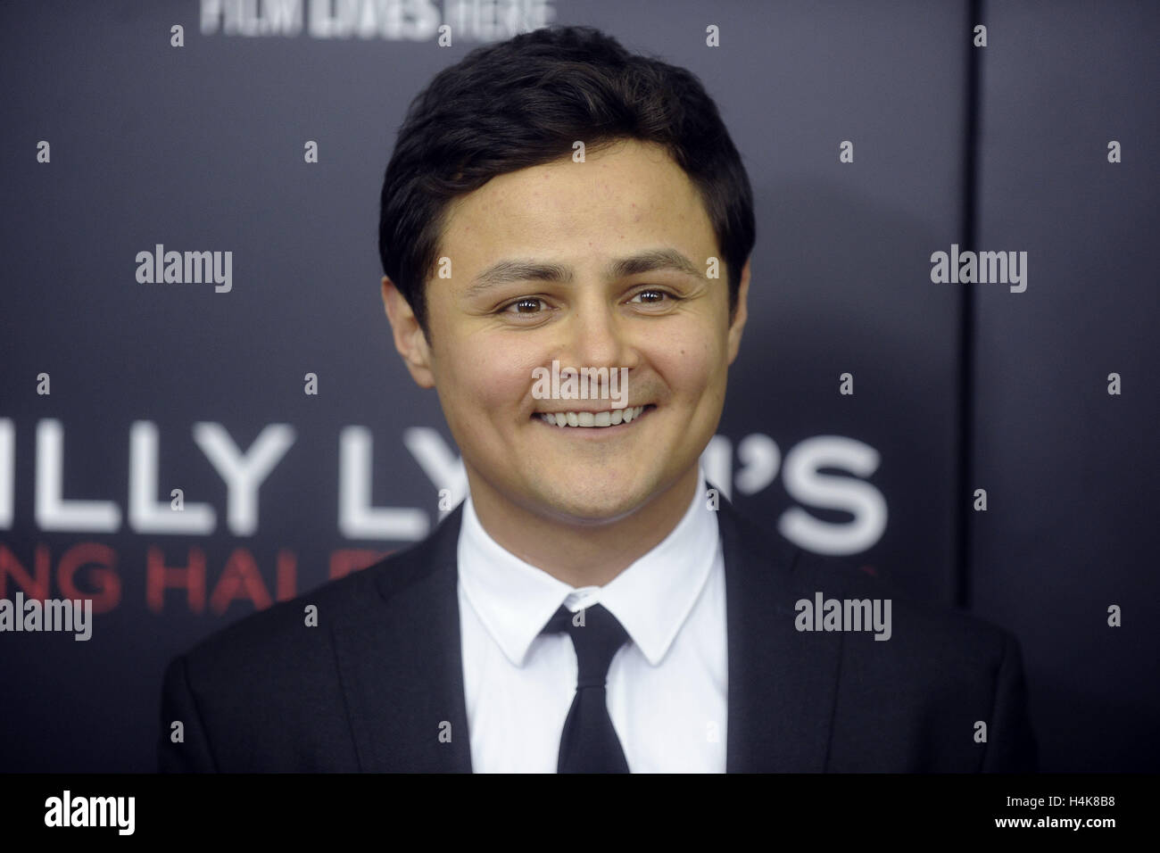 New York City. 14th Oct, 2016. Arturo Castro attends the 'Billy Lynn's ...