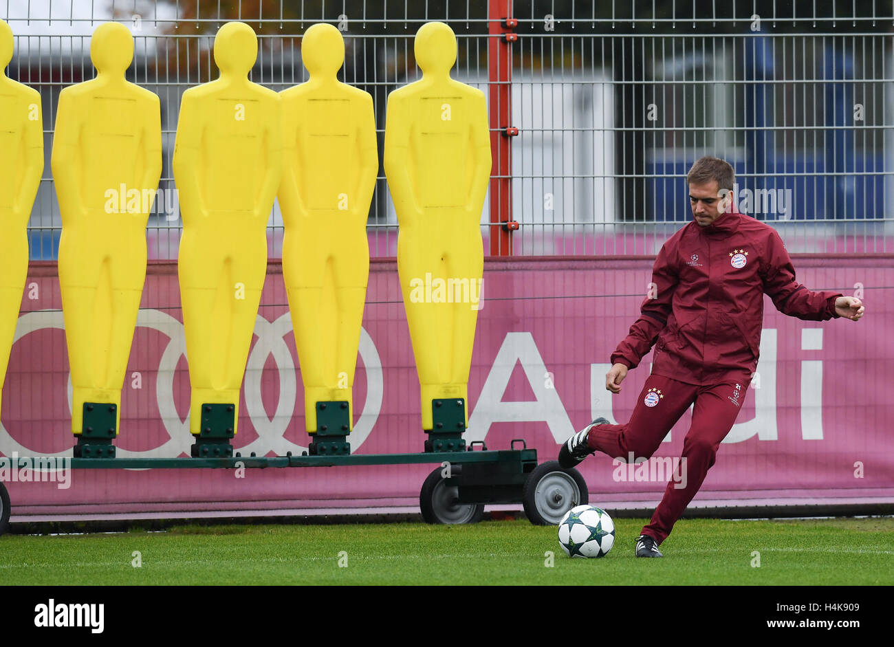 Munich, Germany. 18th October, 2016. Bayern Munich's Philipp Lahm ...