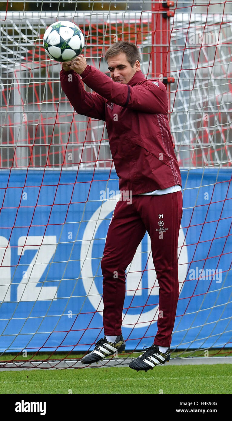 Munich, Germany. 18th October, 2016. Bayern Munich's Philipp Lahm ...