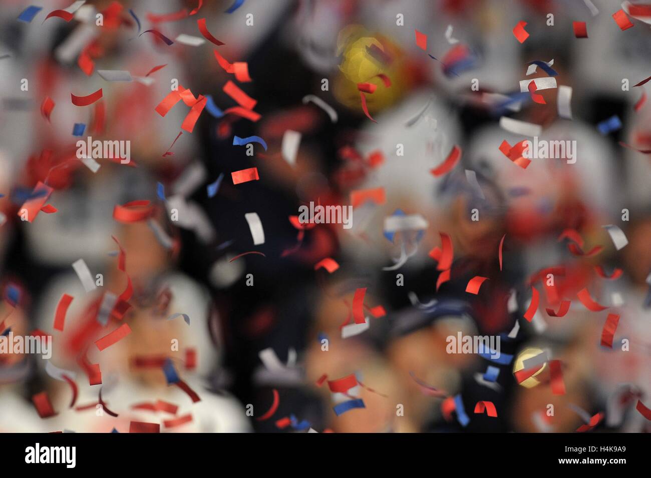 Confetti parade hi-res stock photography and images - Alamy