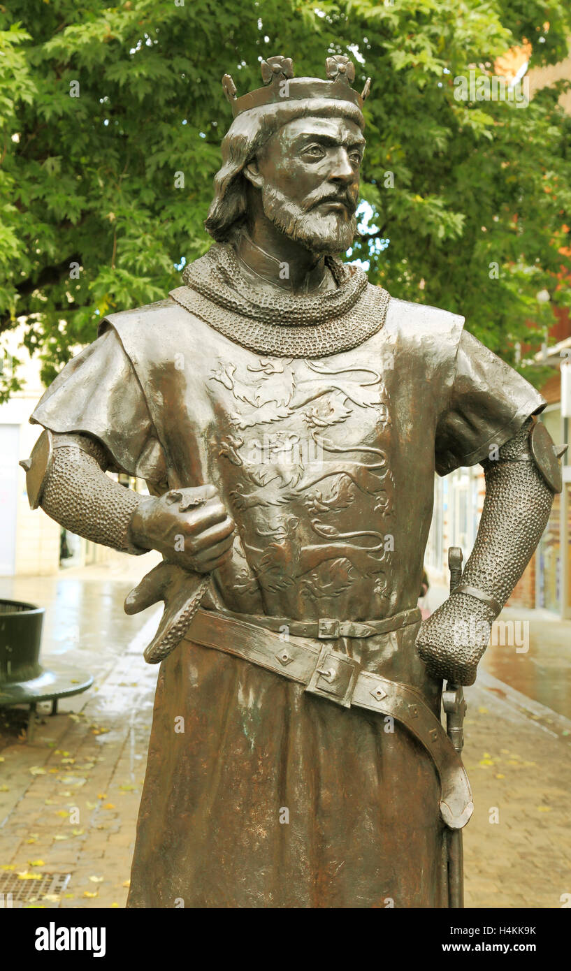 King John statue, Kings Lynn town centre, Norfolk, sculpture by Alan ...